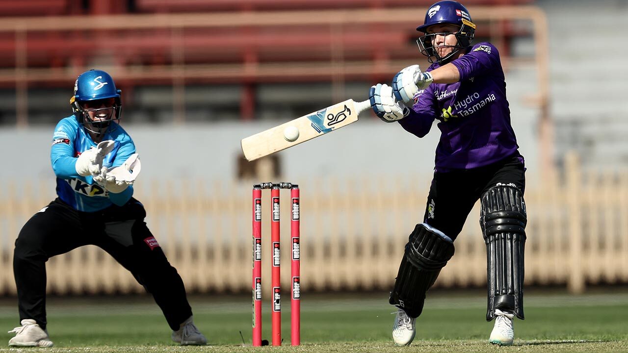 Du Preez punishes Strikers in crucial lone hand