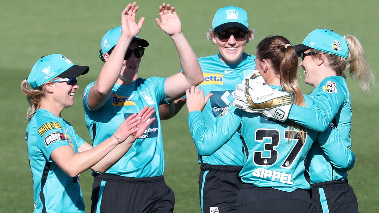 Sippel knocks over Priest with an absolute peach