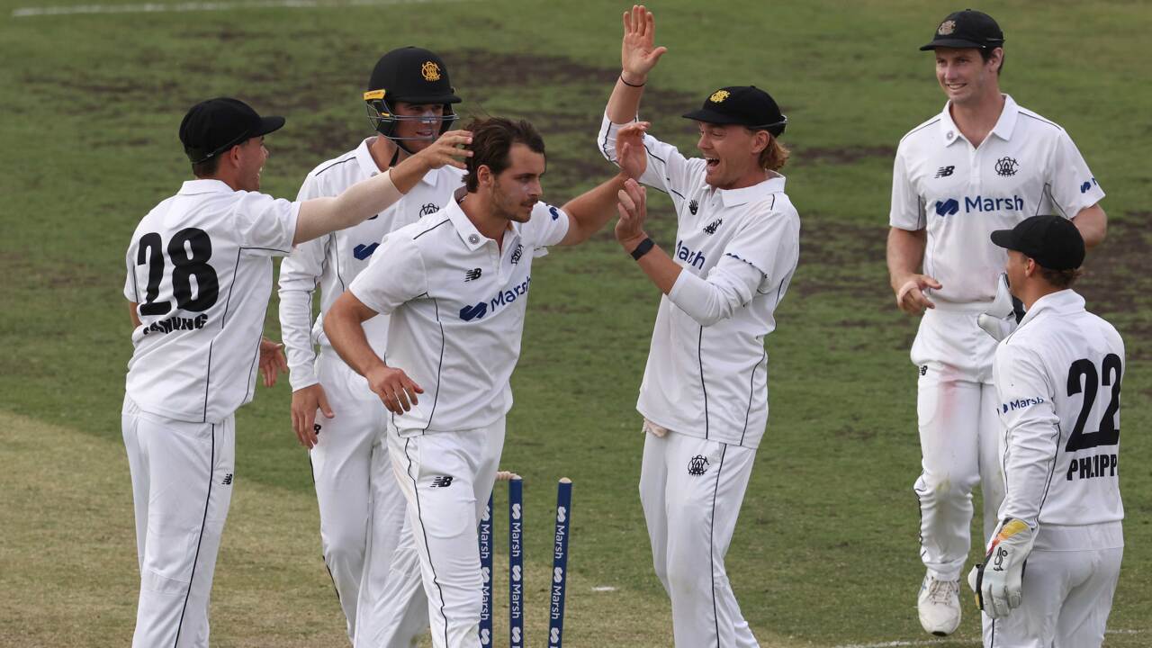 Morris uproots Holt's off stump with express pace