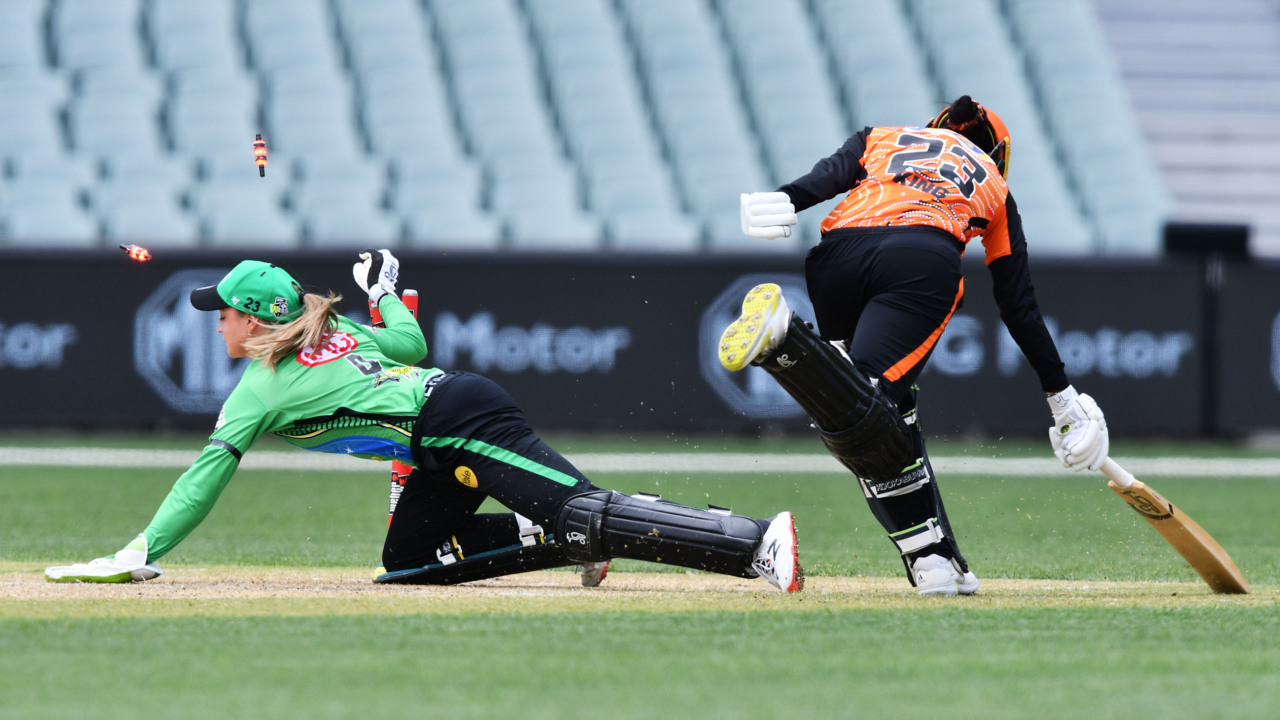 Scorchers sneak home despite Stars' bold tactic