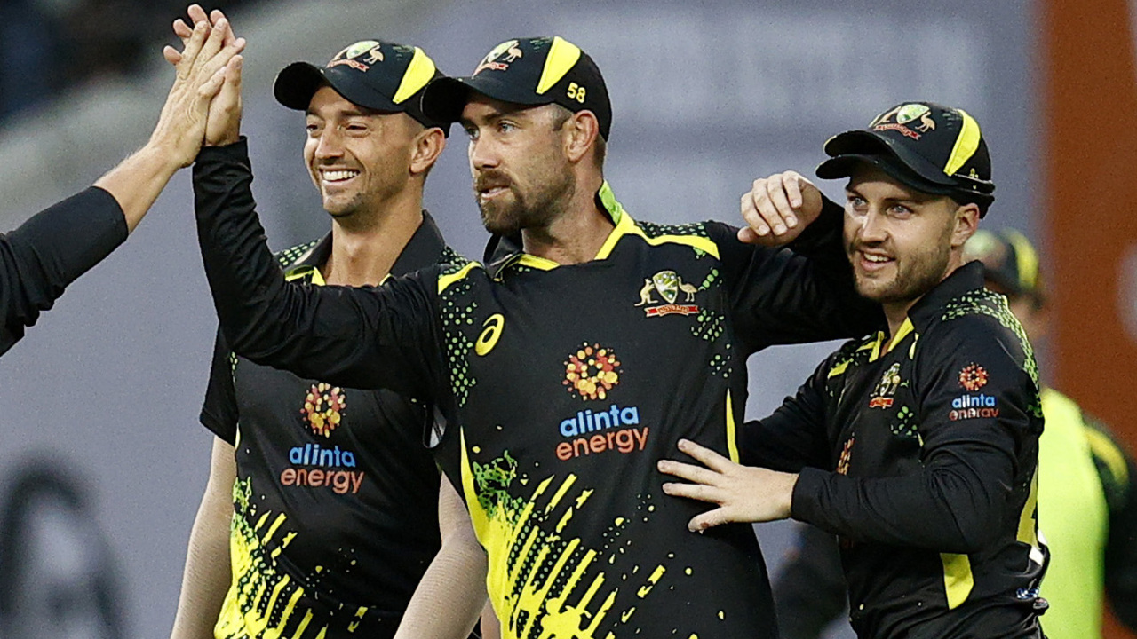 Maxwell's bullet throw catches Mendis short