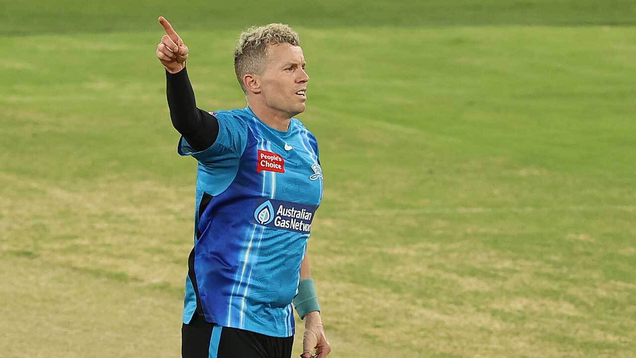 Siddle sizzles with four wickets to point way for Strikers