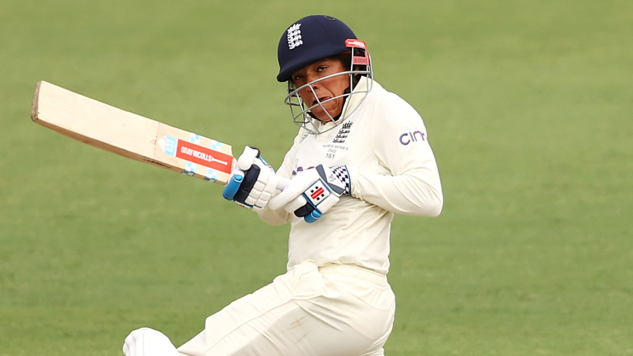 Dunkley's rapid knock shifts momentum in chase