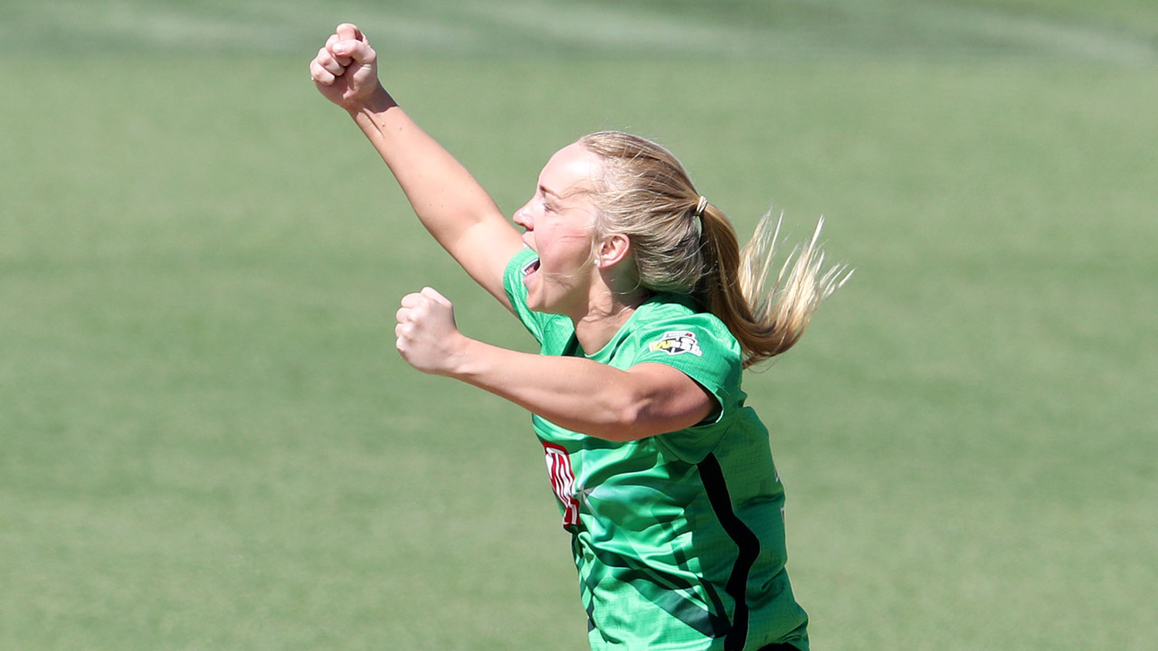 NO RUN! Garth takes 3-0 in stunning spell