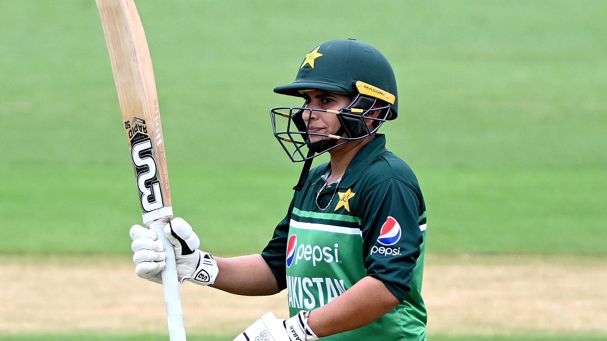 Pakistan veteran Dar grinds out crucial fifty