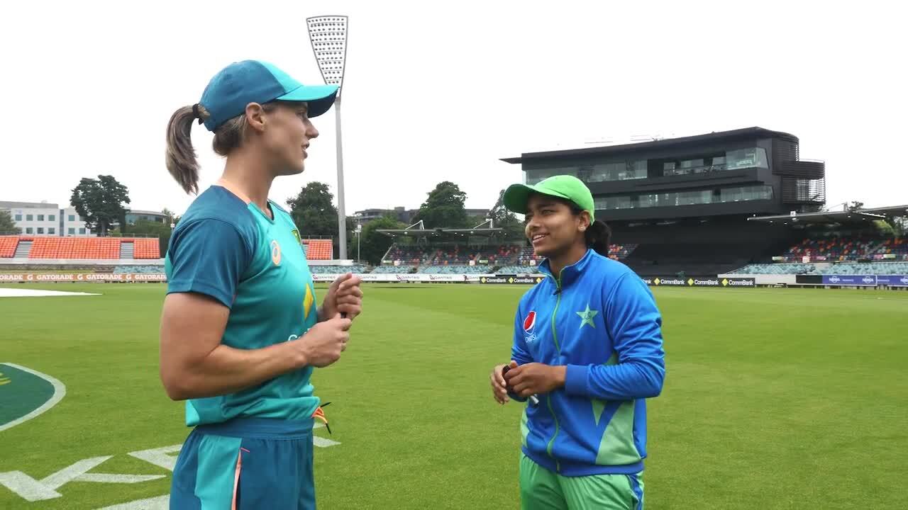 When Fatima Sana met her hero Ellyse Perry