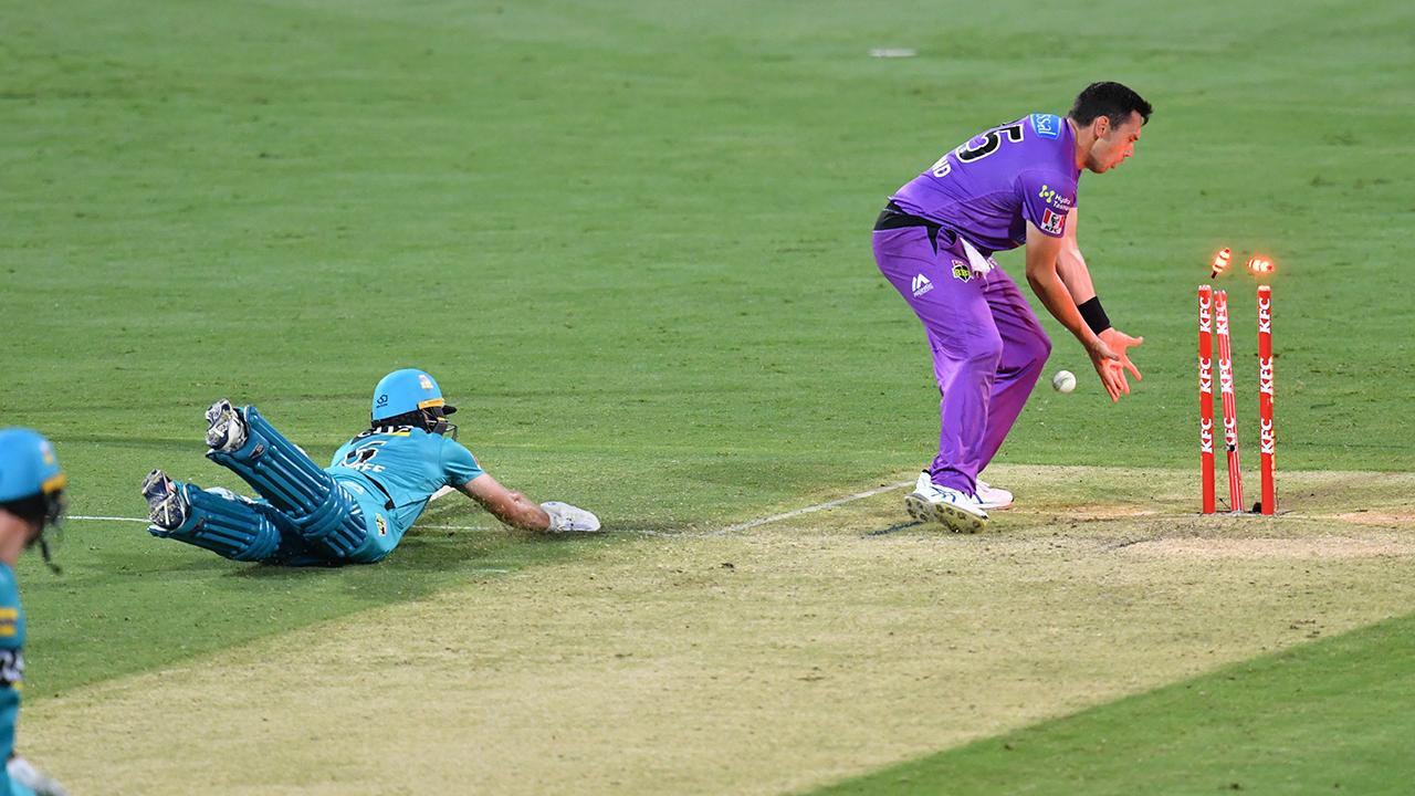 Final ball direct hit seals Hobart a dramatic win
