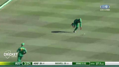 Australia boosted by sloppy Pakistan fielding