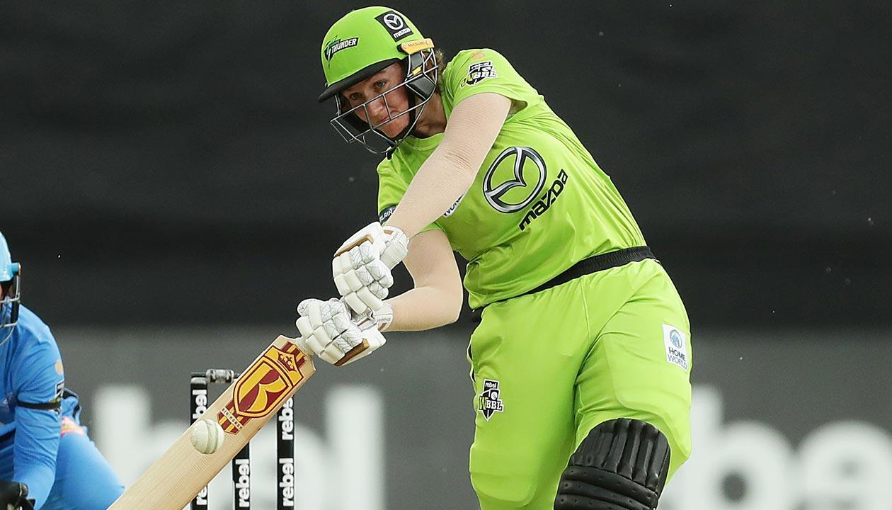 Play of the Day: Sammy-Jo crushes four sixes in an over