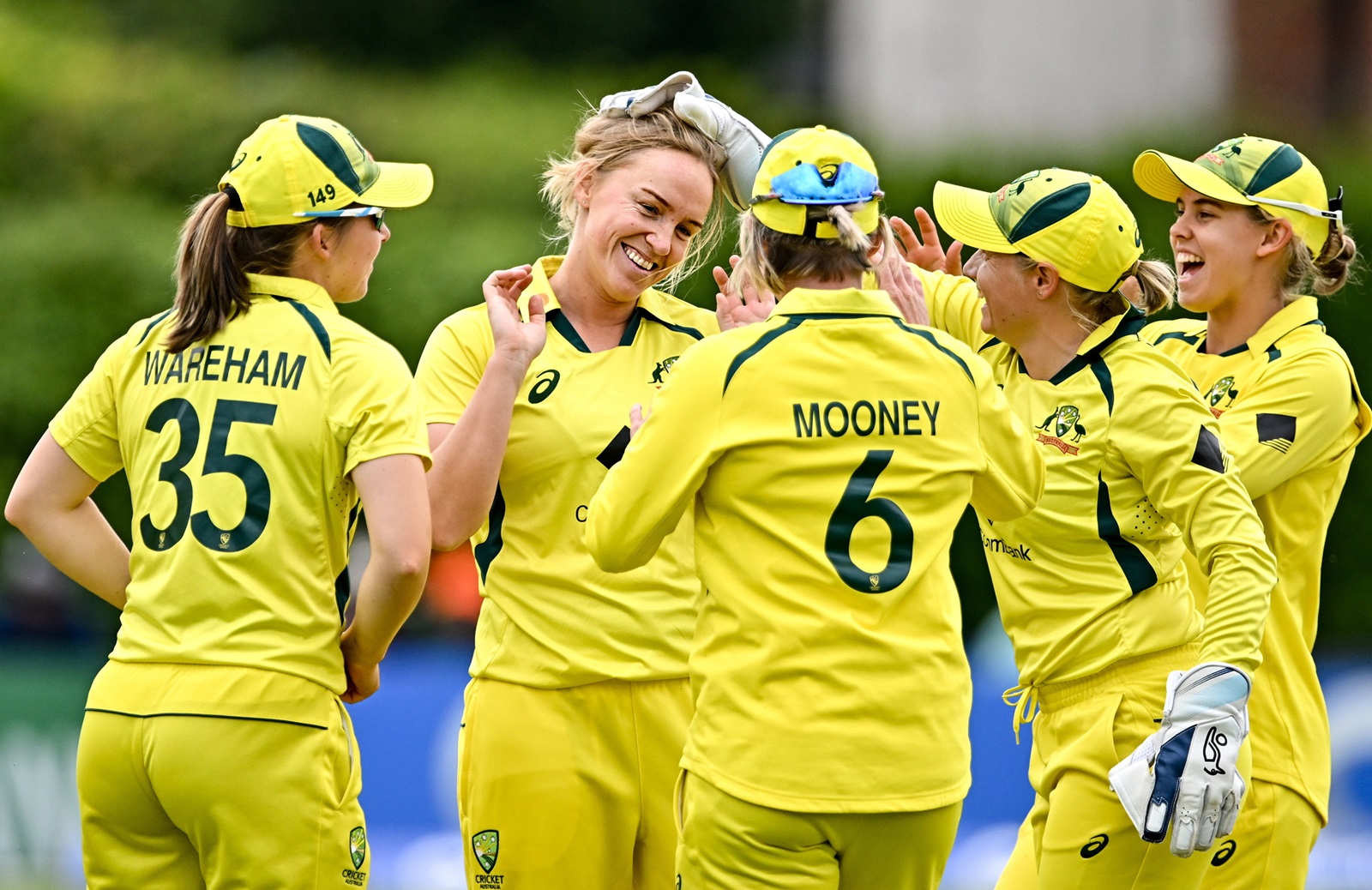 Perry, Garth star as Aussies on song to crush Ireland | cricket.com.au