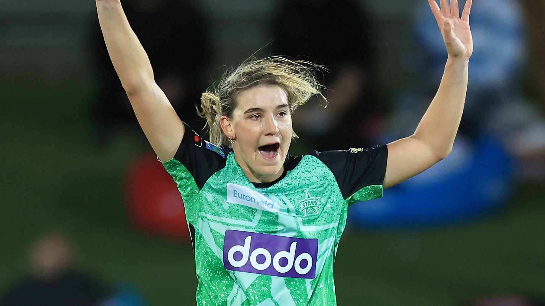 Sutherland steps up with crucial four wickets