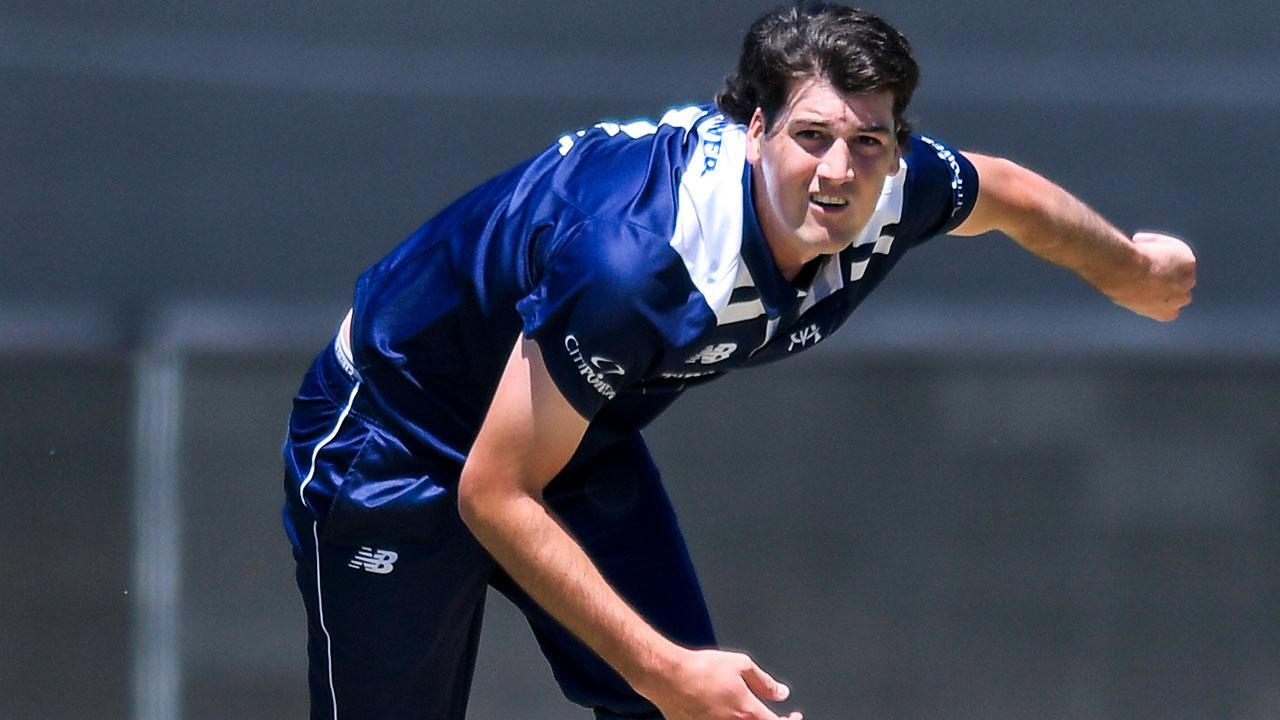 Elliott takes screamer and four wickets in day out
