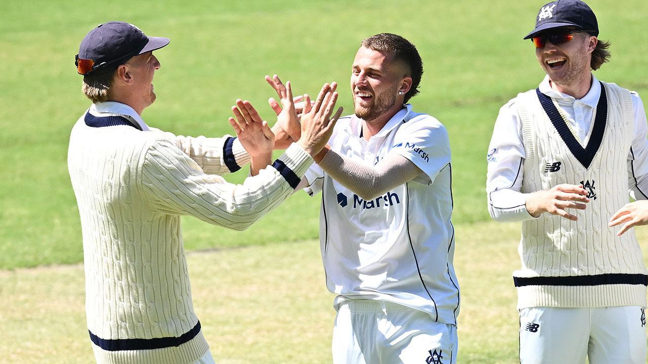 O’Neill, Perry combine to give Vics heart-stopping win