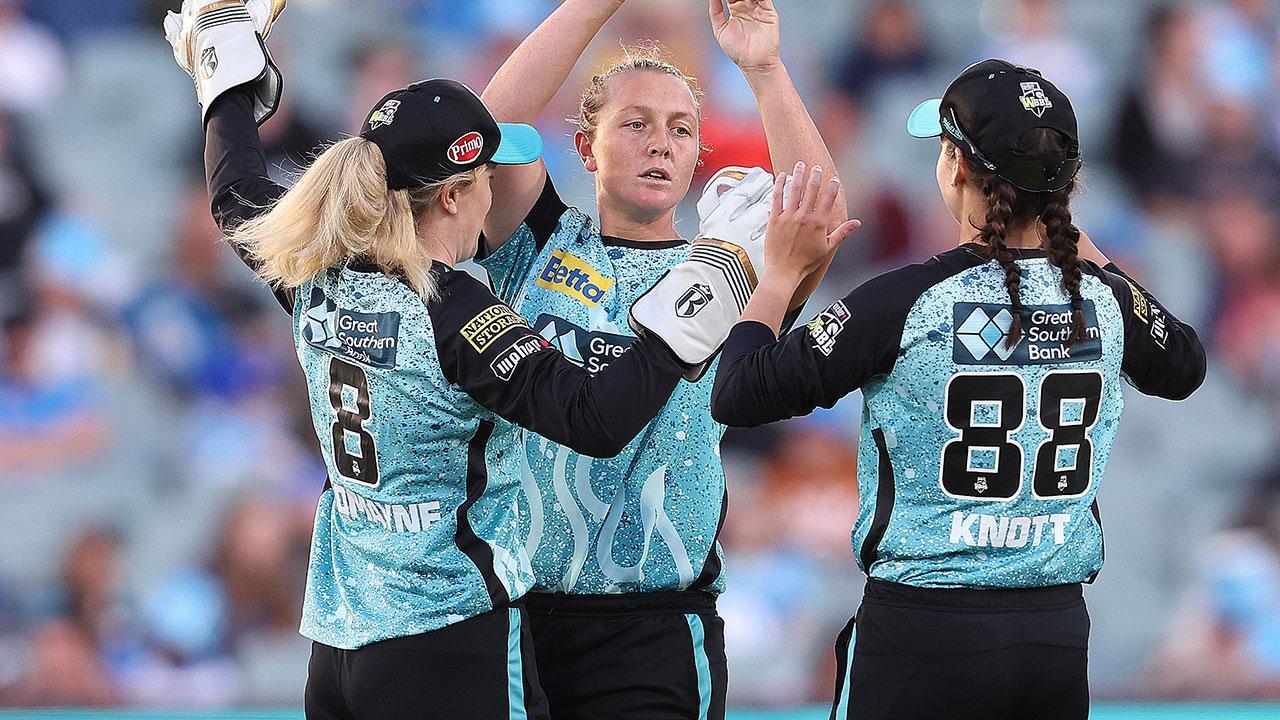 Hancock brings the heat with three-for in WBBL|09 final