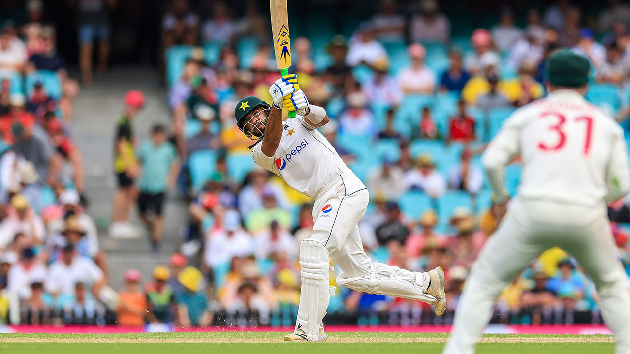 Aamir leads Pakistan rearguard that keeps Warner waiting | cricket.com.au