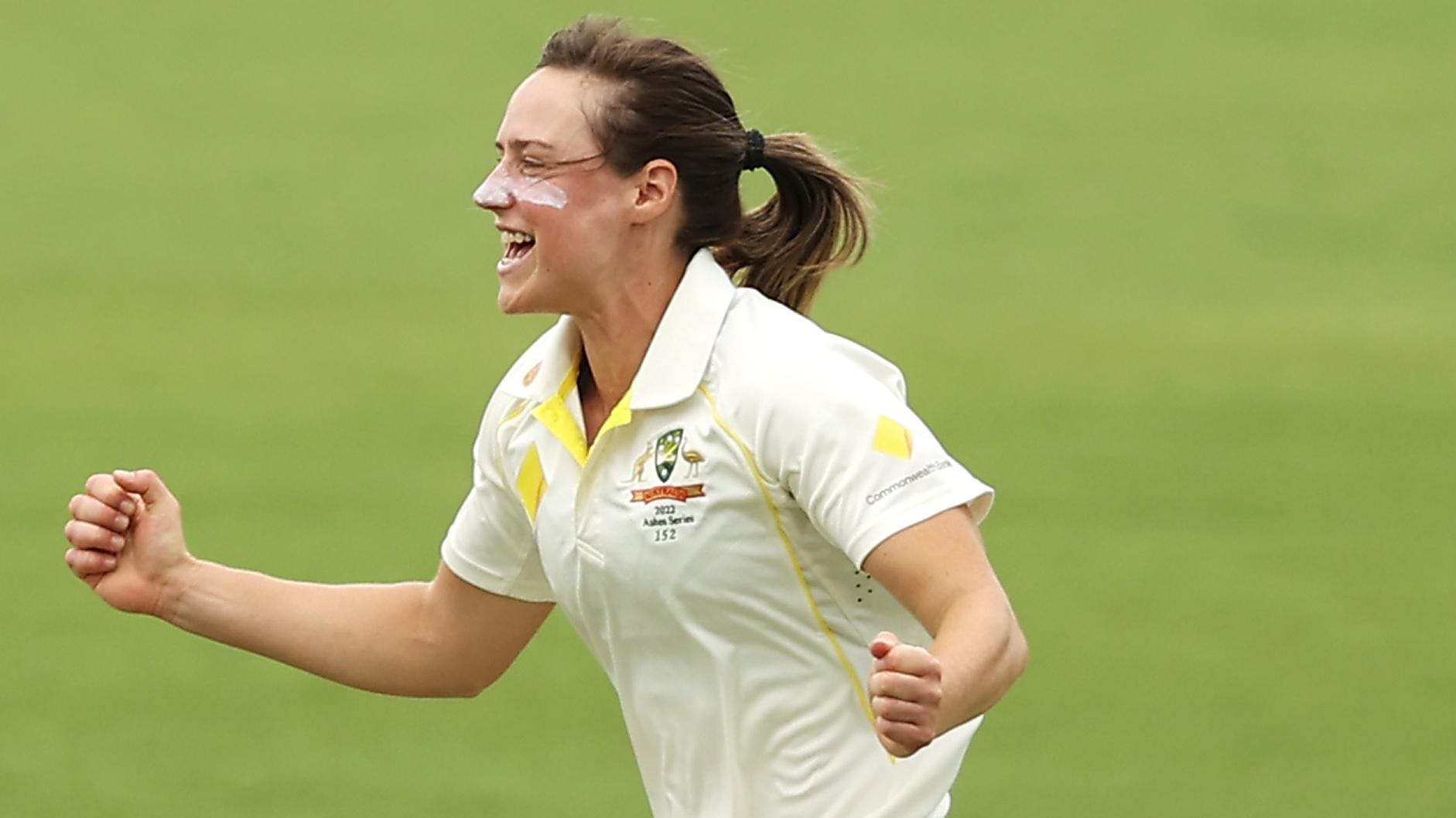 Bowled her! A collection of Perry sending the bails flying