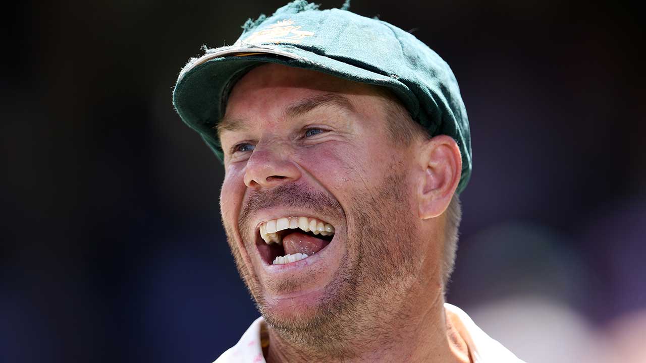 Warner plays his greatest hits in fitting hometown farewell | cricket ...