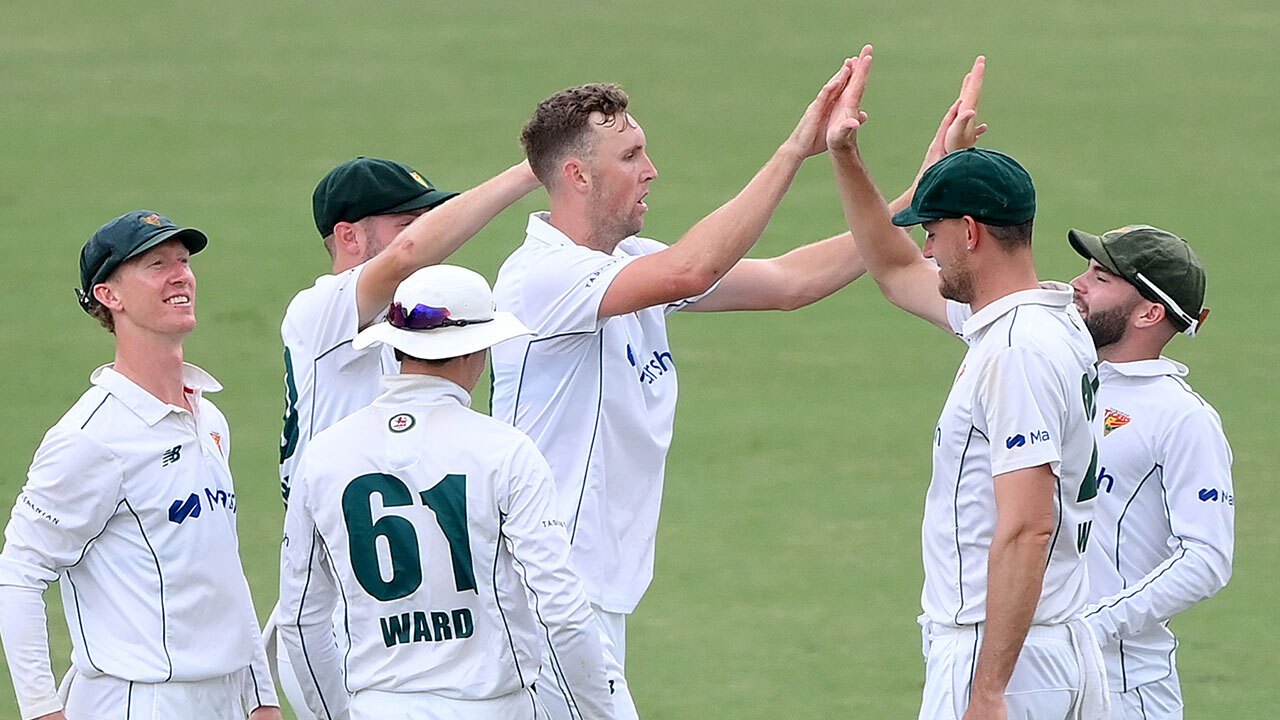 Stanlake snares two wickets in three balls