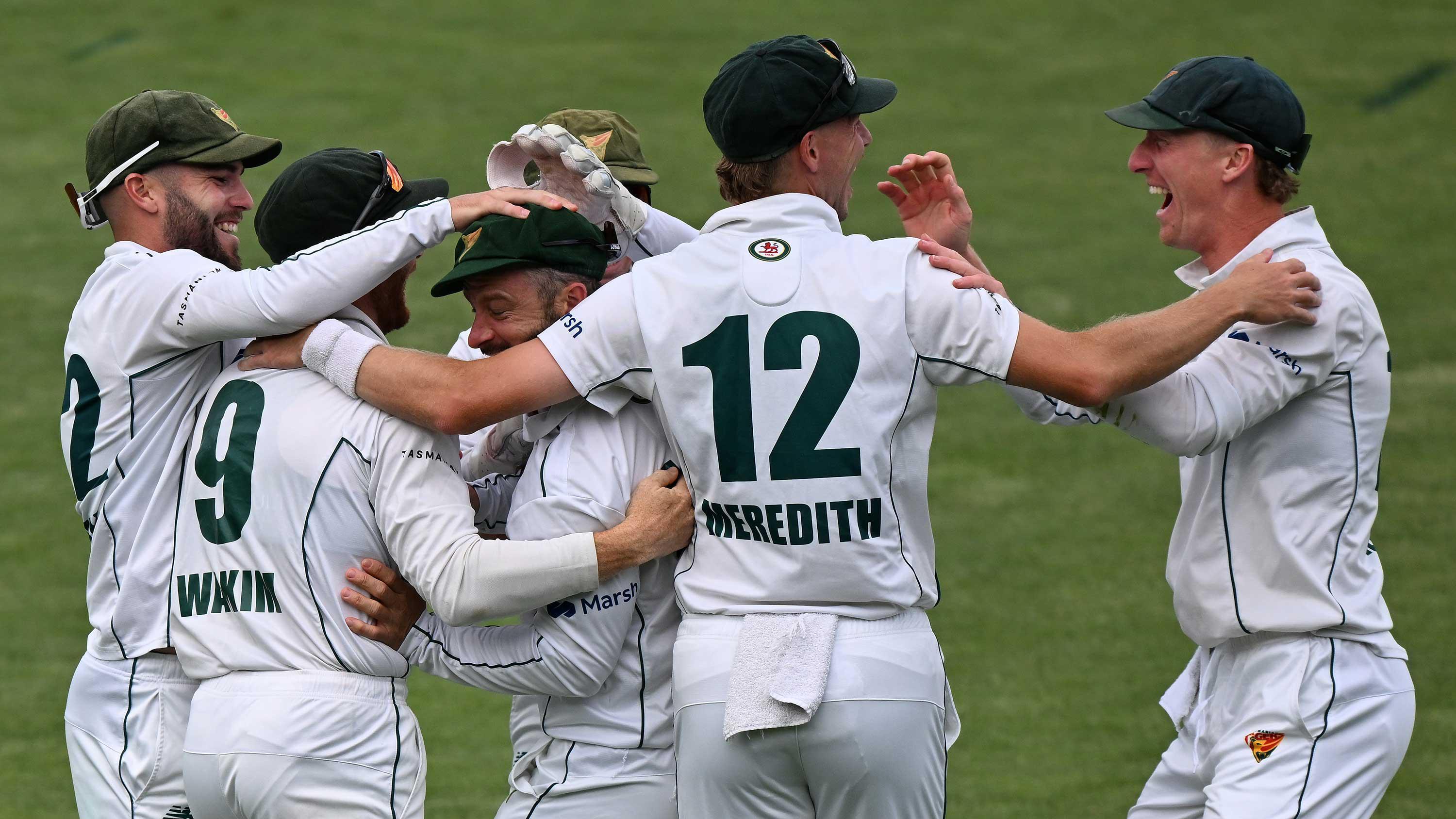 Wade sparks Victoria collapse with gully screamer