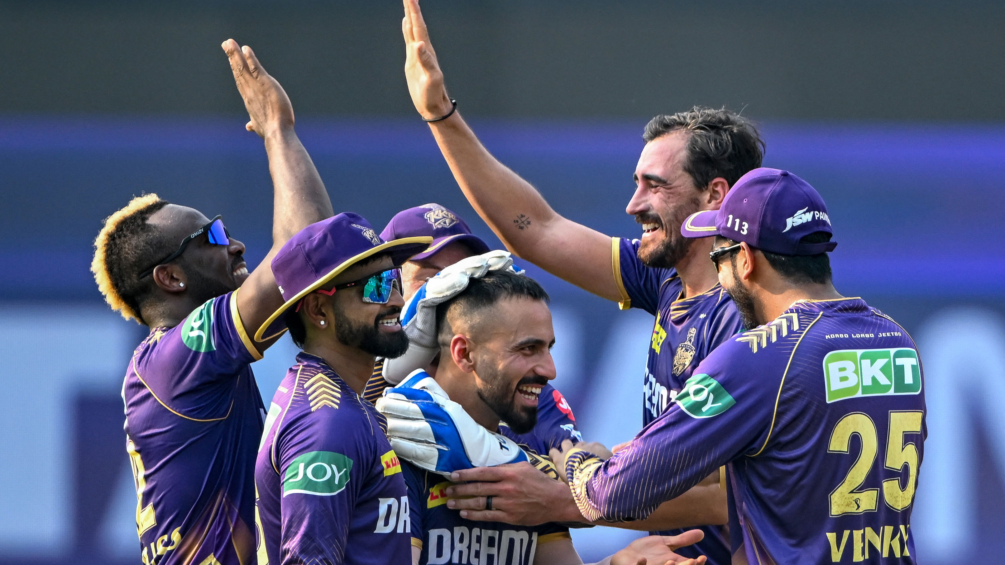 Starc hits his straps, Dhoni winds back the clock | cricket.com.au