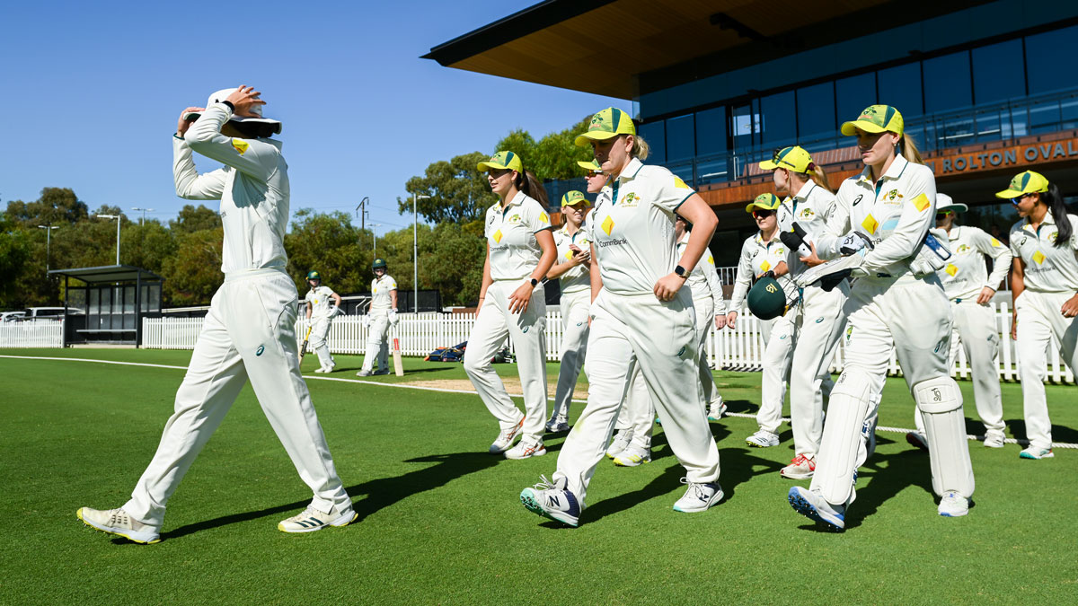 Laura Jolly - Journalist Profile - Intelligent Relations