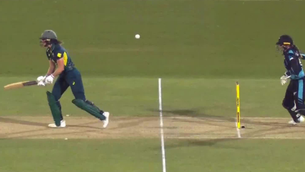 'Didn't know where the ball was': Perry run-out in bizarre fashion