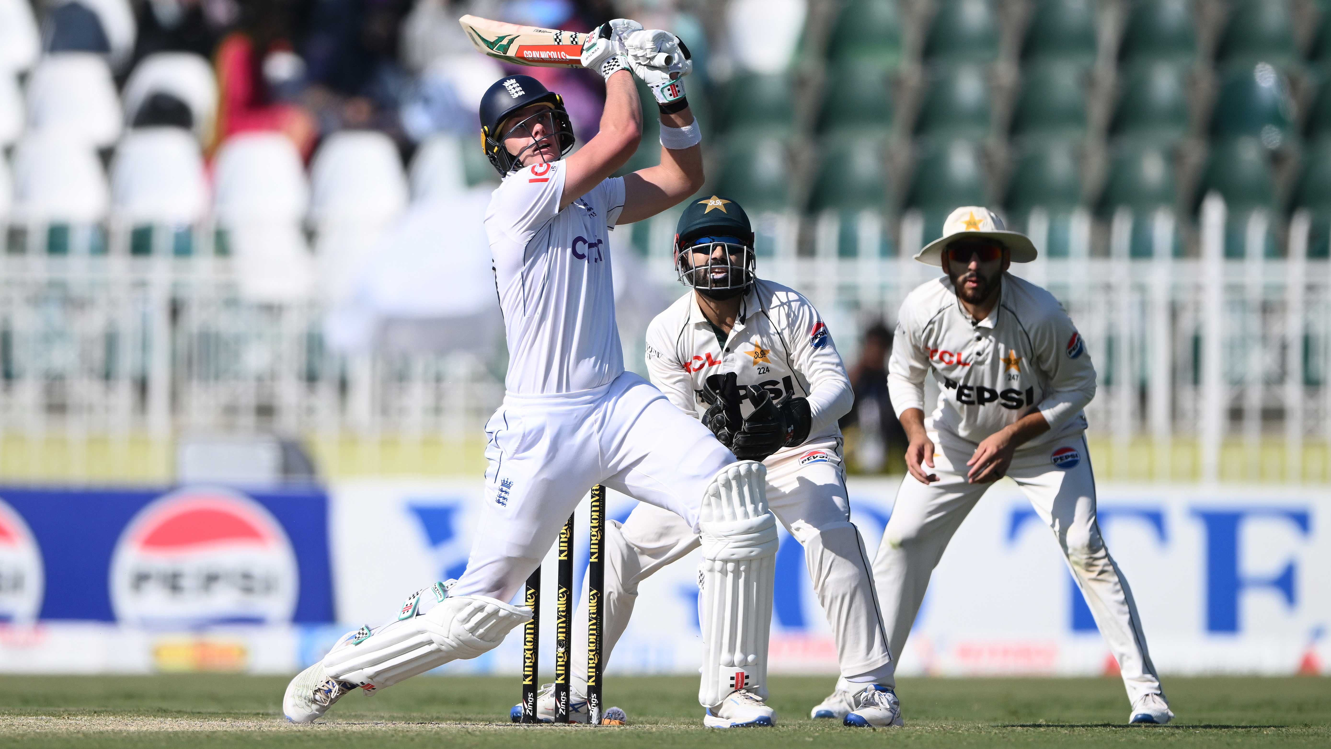 Smith salvages England innings after Pakistan spin onslaught | cricket ...