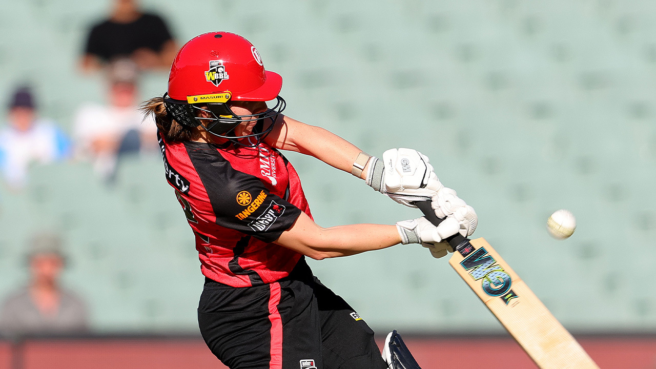 Destructive Georgia Wareham takes Sixers down with the bat
