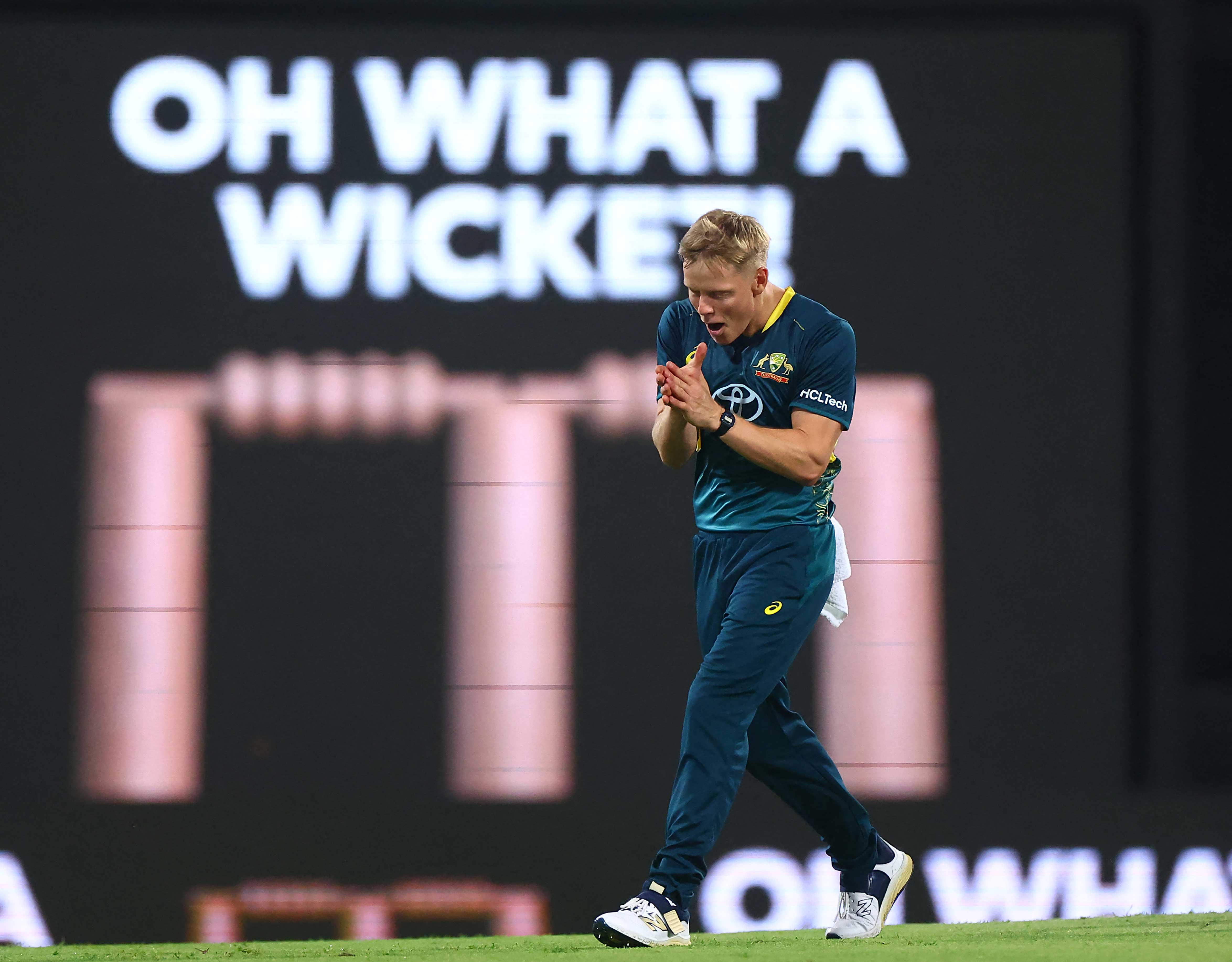 Ellis back with a bang in Pakistan's demolition | cricket.com.au