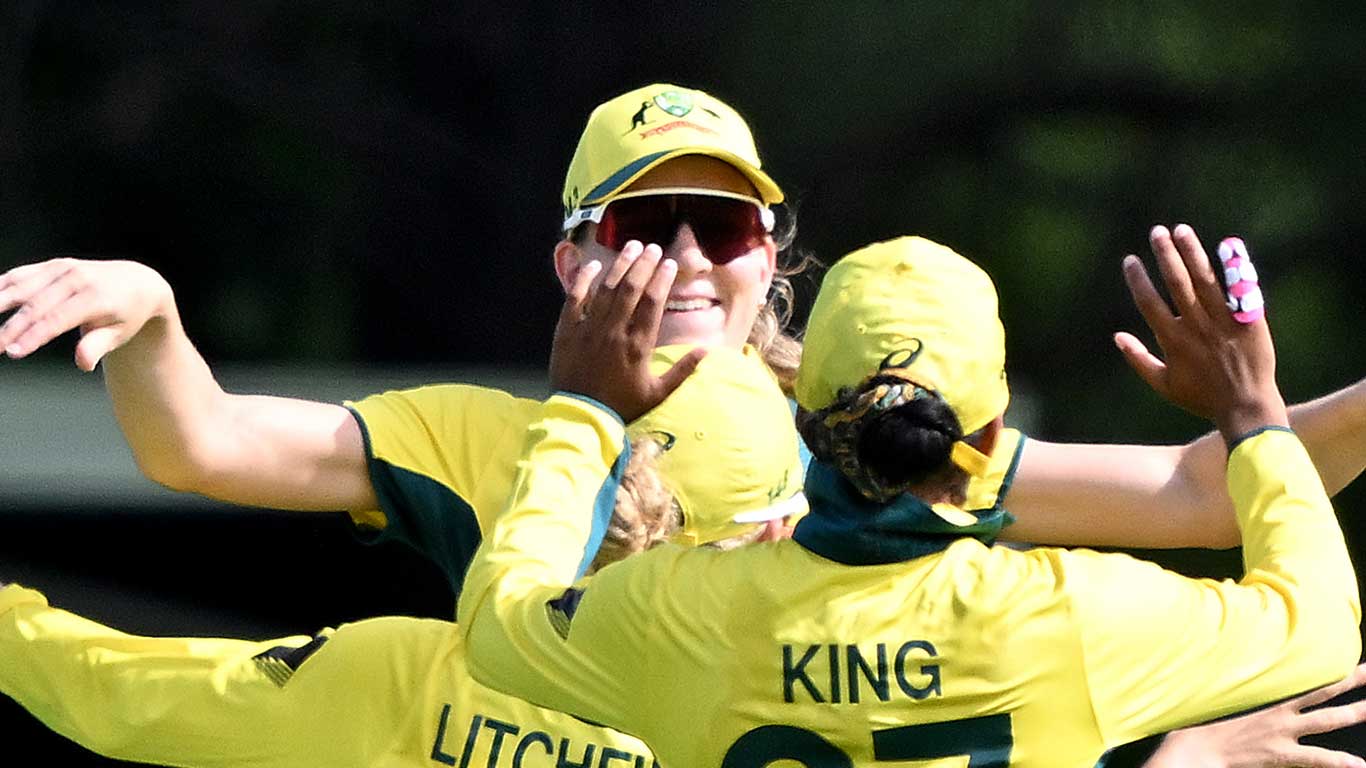 Sutherland Snares Ripper Catch At Full Stretch