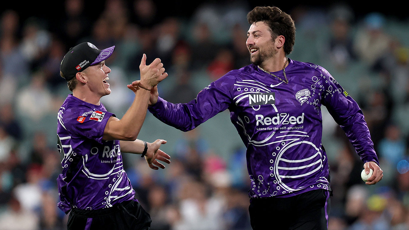 Hurricanes claim win over Strikers in high-scoring affair | cricket.com.au