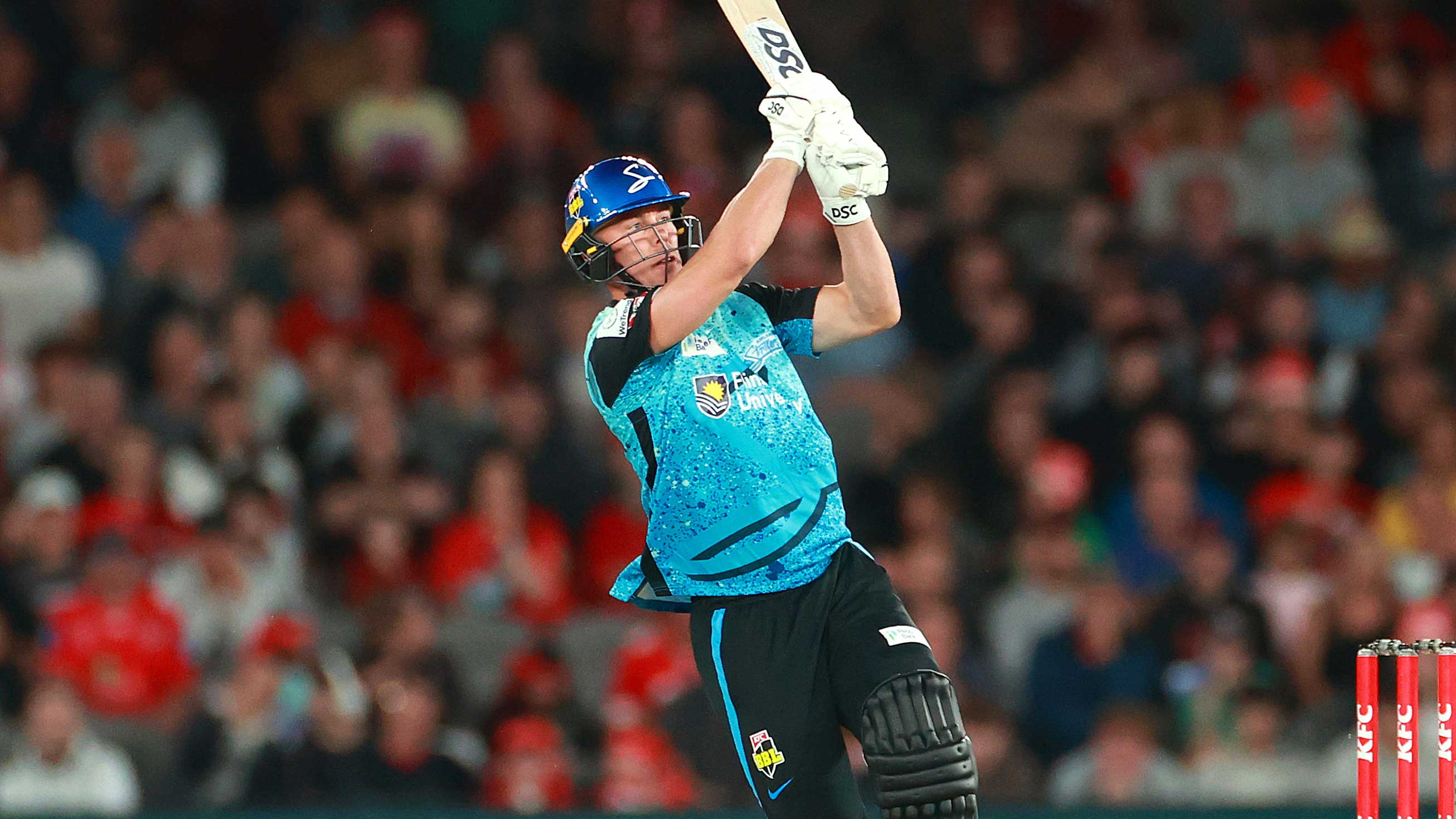 Lynn unleashes as Strikers break BBL losing streak | cricket.com.au
