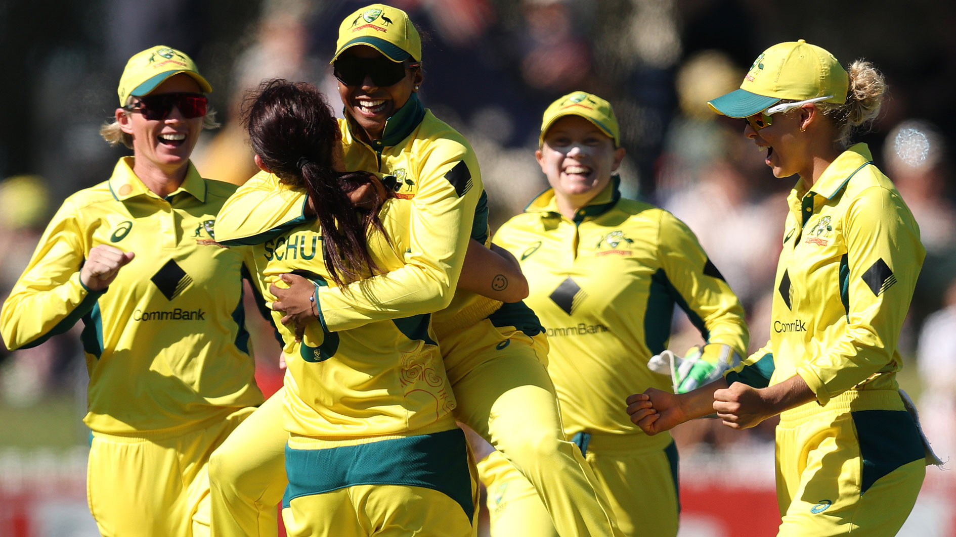 As it happened: Aussies lead 4-0 after dramatic end to second ODI ...