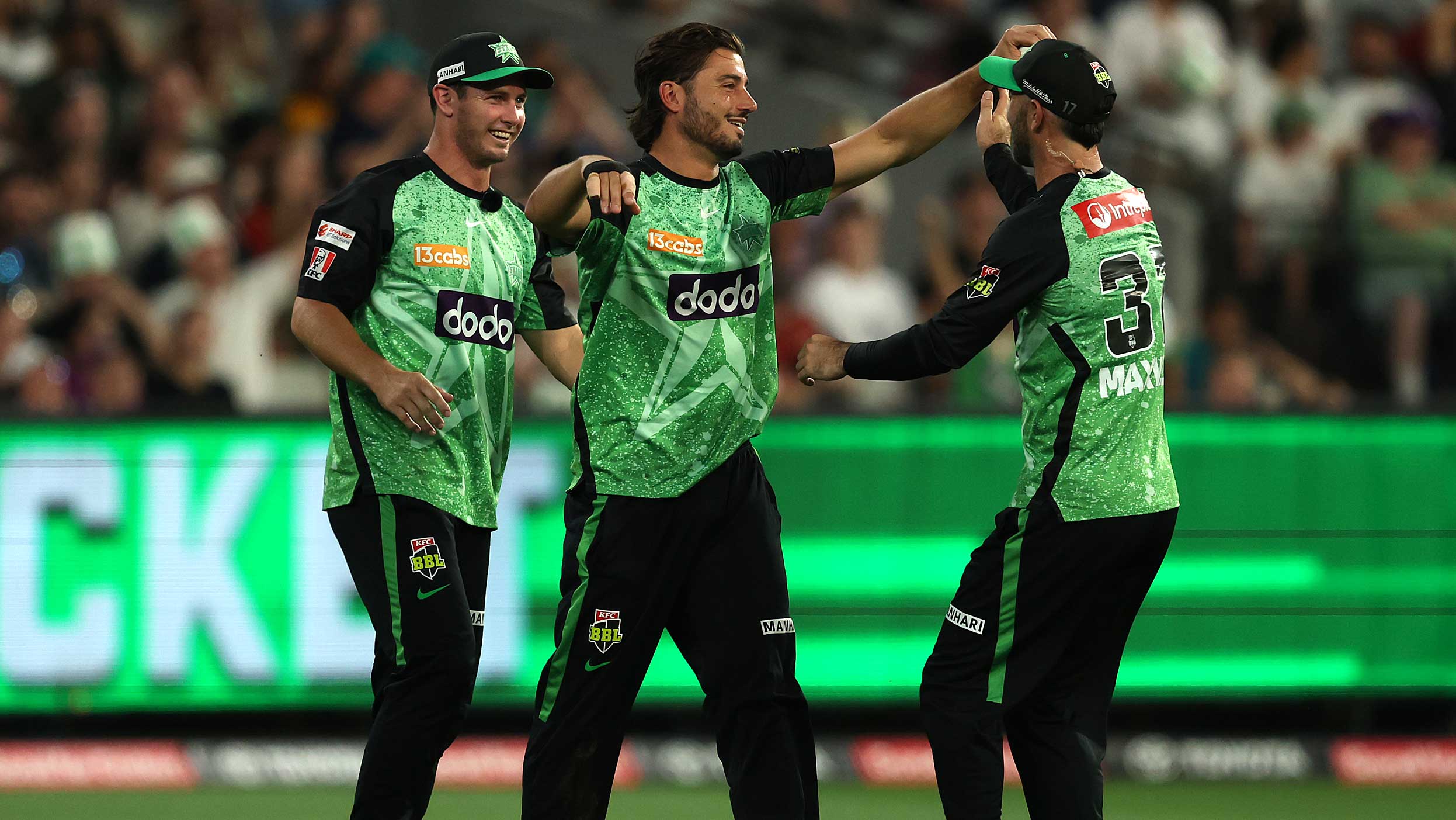Stars win five in a row to book BBL|14 finals spot | cricket.com.au
