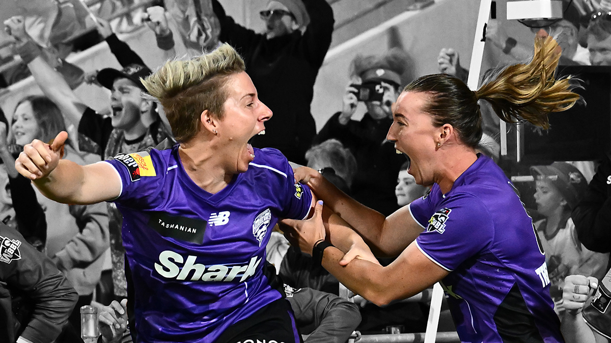 Fairytale finish: Villani lifts trophy, calls time on Big Bash career ...