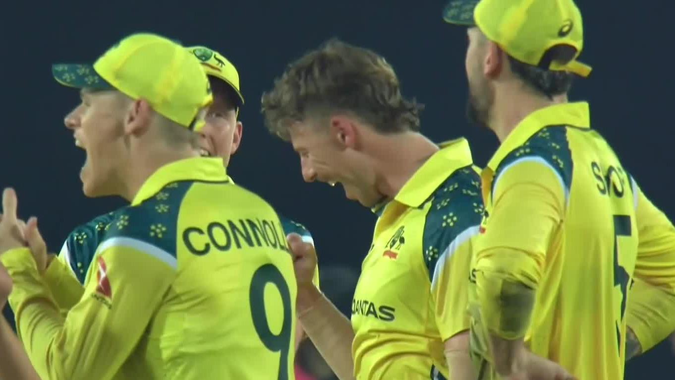 Meredith claims maiden ODI scalp after Inglis' savvy review
